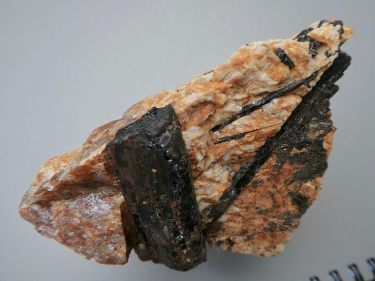 Tourmaline Schorl dans pegmatite, Arizona, USA | 80 Jours Voyages ...